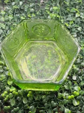 Indiana Glass | Art | Vintage 96s Indiana Glass Tiara Green Candy Dish ...